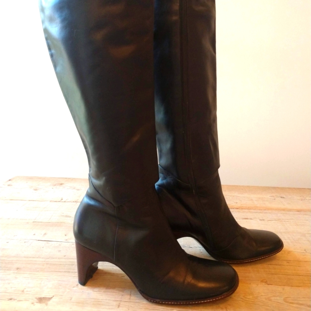 Charles Jourdan Black Leather Mod Style Boots. - Gem